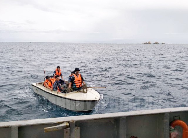 Tàu 739 kịp thời chuyển bệnh nhân đi cấp cứu tại đảo Trường Sa