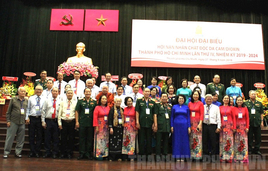 Thiếu tướng Trần Ngọc Thổ tái đắc cử Chủ tịch Hội Nạn nhân chất độc da ...