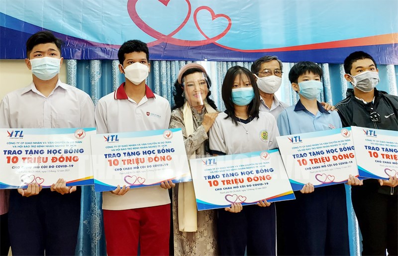 Giải Mai Vàng 2021 vinh danh NSND Kim Cương trọn đời vì cộng đồng