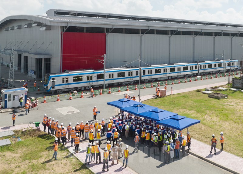 TPHCM chạy thử đoàn tàu Metro đầu tiên tại depot Long Bình