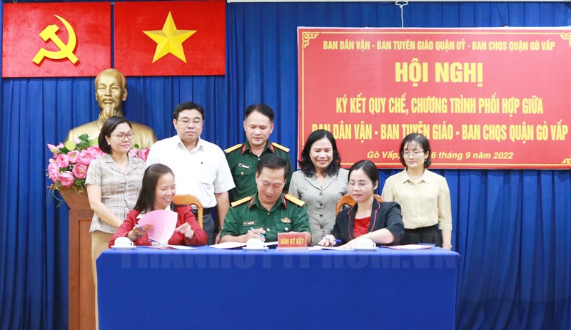 Ban Chỉ huy Quân sự quận Gò Vấp và các ban Đảng ký kết chương trình ...