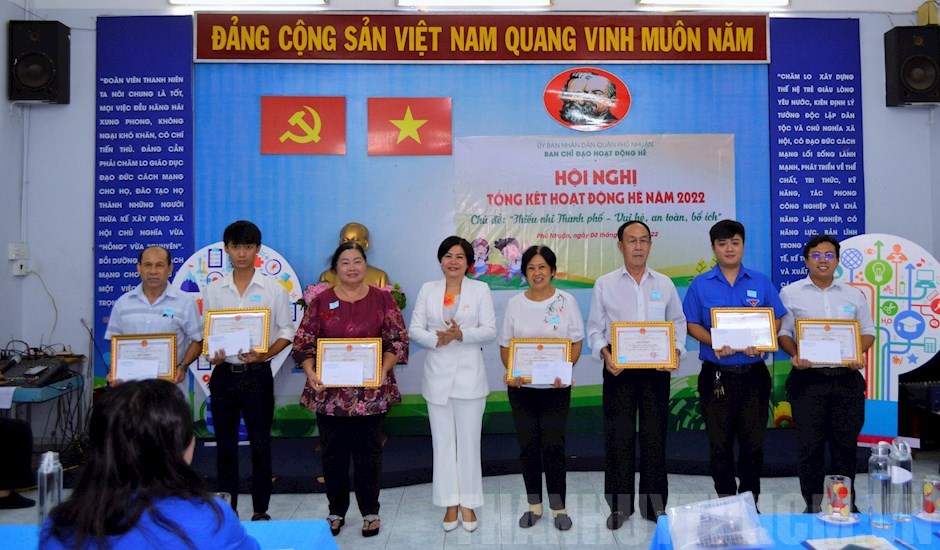 Khen thưởng nhiều tập thể, cá nhân xuất sắc trong hoạt động hè 2022
