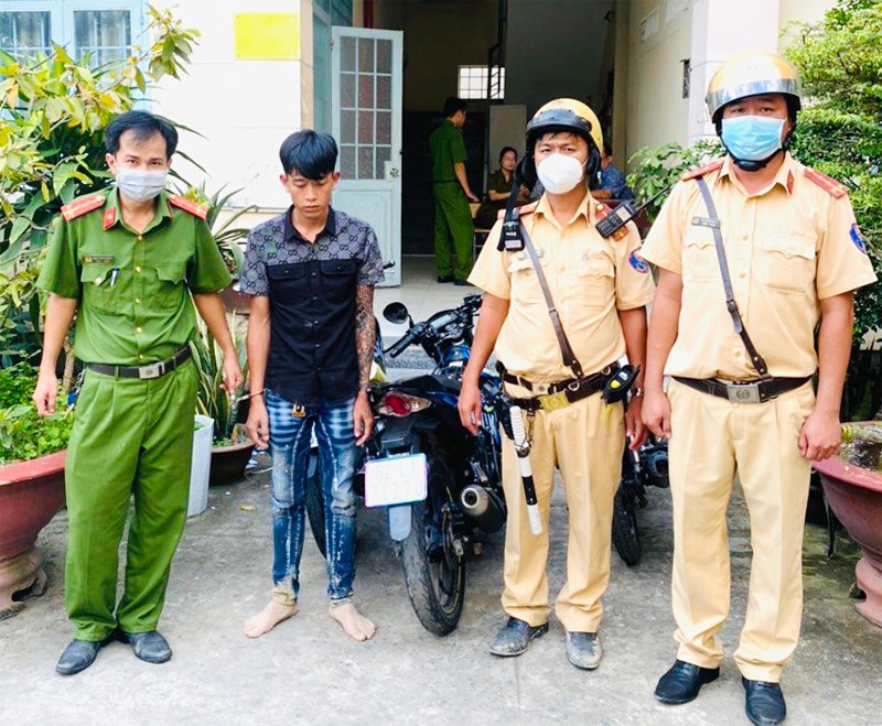 Bắt 2 đối Tượng Cướp Giật Tài Sản Của Người đi đường Trên Quốc Lộ 1a