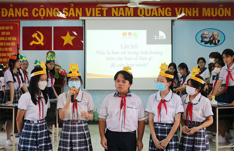 Bình Chánh: Đa dạng hình thức tuyên truyền pháp luật cho đội viên, học sinh
