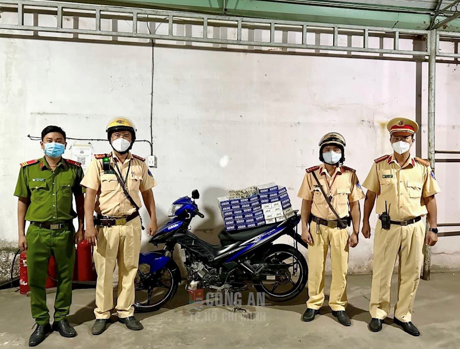 Phát hiện nghi vấn vận chuyển 460 bao thuốc lá lậu