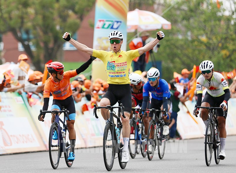 Ngoại binh Nga Petr Rikunov mạnh vượt trội, lần thứ 4 nhất chặng