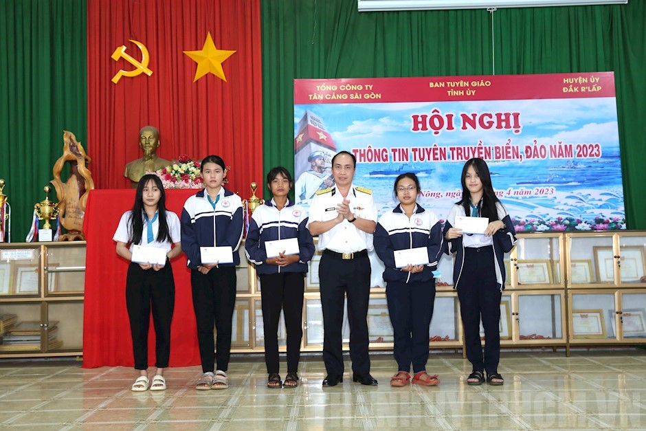 Tổng Công ty Tân Cảng Sài Gòn tuyên truyền biển đảo, thu hút nguồn nhân lực