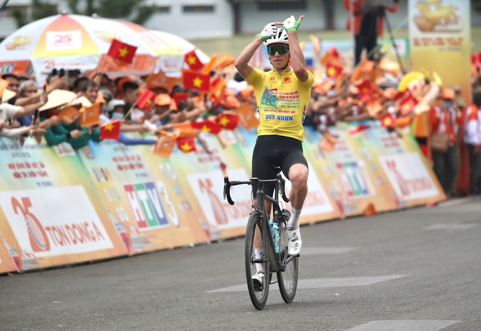 Chặng 11 Cúp Truyền hình TPHCM: Áo vàng Petr Rikunov độc diễn đẳng cấp ...