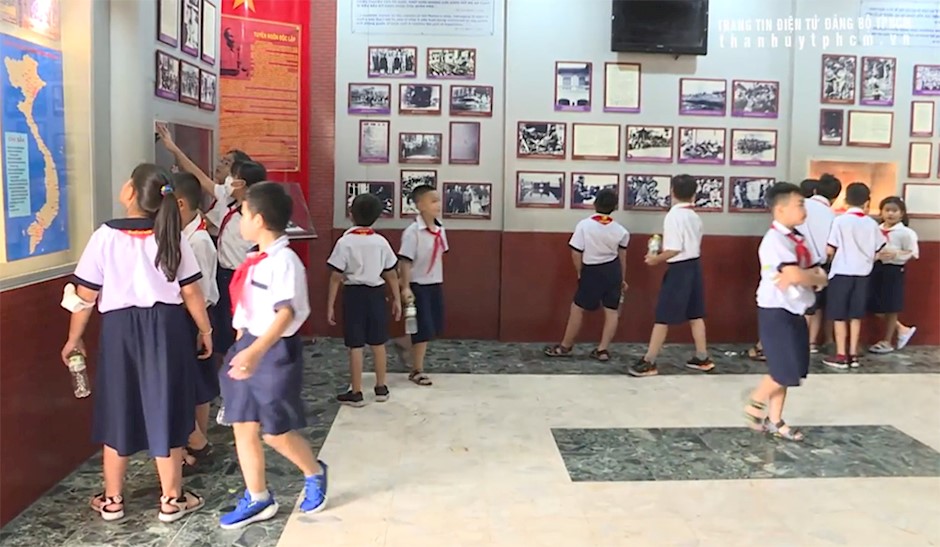 [Video] Học sinh tham quan dinh Độc Lập, bảo tàng Hồ Chí Minh dịp 30/4
