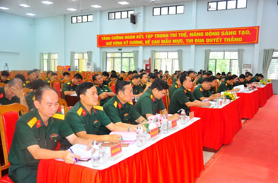 Trung đoàn Gia Định tổng kết thực hiện Luật Sĩ quan Quân đội Nhân dân ...