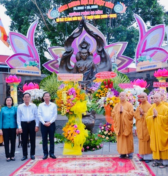 TPHCM: Dâng hoa, dâng hương tưởng niệm Bồ tát Thích Quảng Đức vị pháp thiêu thân