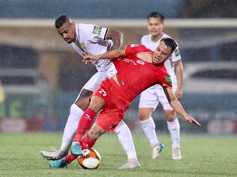 V-League 2023: Công an Hà Nội FC lên ngôi đầu bảng