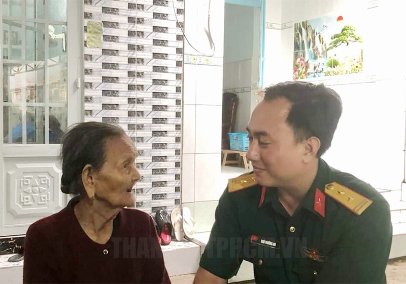 Lãnh đạo Trung đoàn Gia Định thăm, tặng quà tri ân mẹ Việt Nam anh hùng, thương binh, anh hùng ...