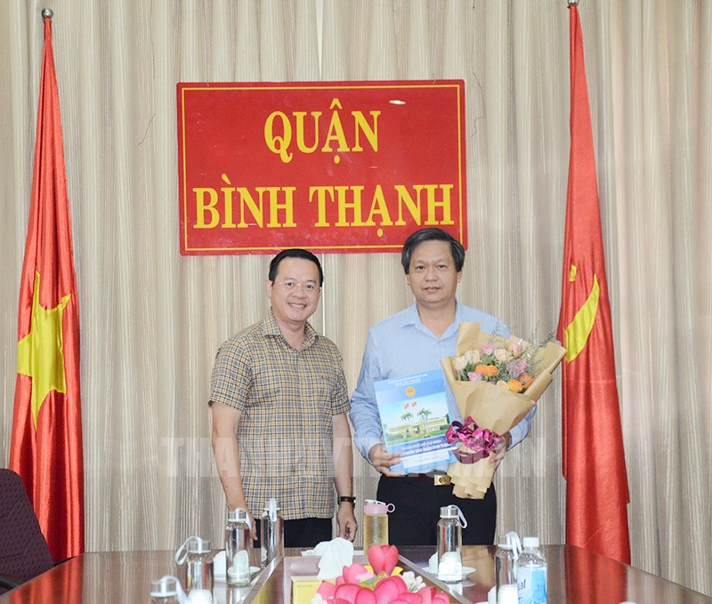 Quận Bình Thạnh: Trao quyết định điều động, bổ nhiệm Chủ tịch UBND Phường 12