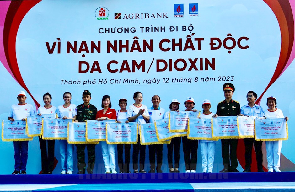 Hơn 5.000 người đi bộ đồng hành vì nạn nhân chất độc da cam/dioxin
