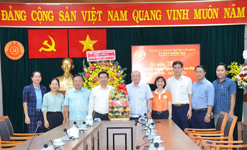 Lãnh đạo Ban Tuyên giáo Thành ủy thăm và chúc mừng các ban Thành ủy TPHCM