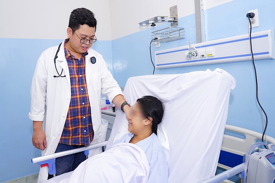 Cấp cứu thành công mẹ con sản phụ trong tình trạng nguy kịch, bị thuyên ...