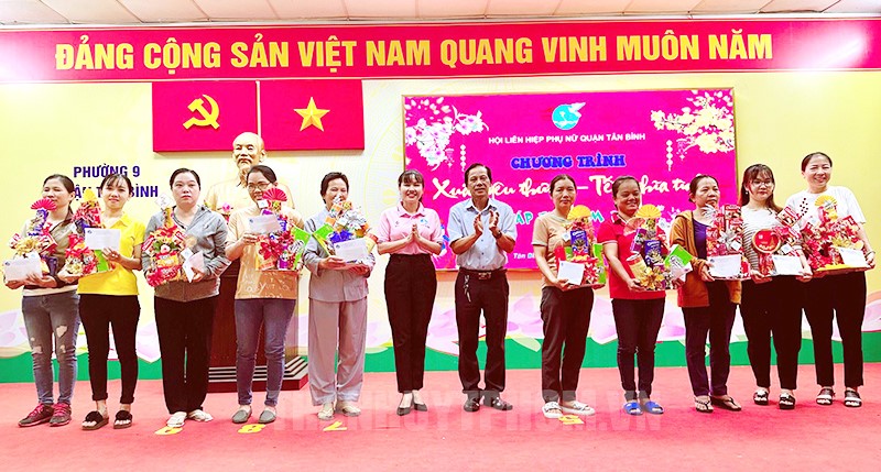 Hội Liên hiệp Phụ nữ quận Tân Bình tổ chức chương trình “Xuân yêu thương – Tết nghĩa tình”