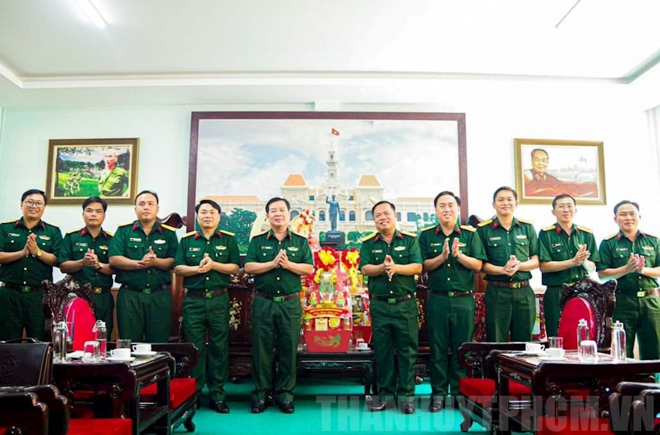 Thiếu tướng Phan Văn Xựng, Chính ủy Bộ Tư lệnh TPHCM thăm, chúc Tết cán bộ, chiến sĩ Trung đoàn ...
