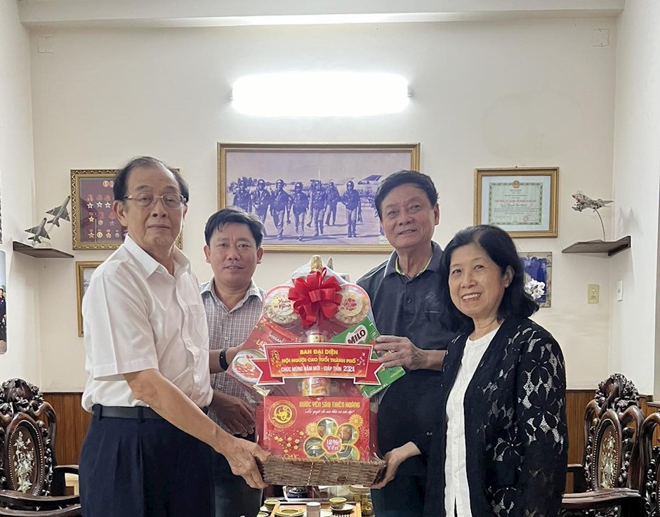 Hội Người Cao tuổi TPHCM thăm, chúc Tết Anh hùng Lực lượng vũ trang nhân dân Nguyễn Văn Nghĩa