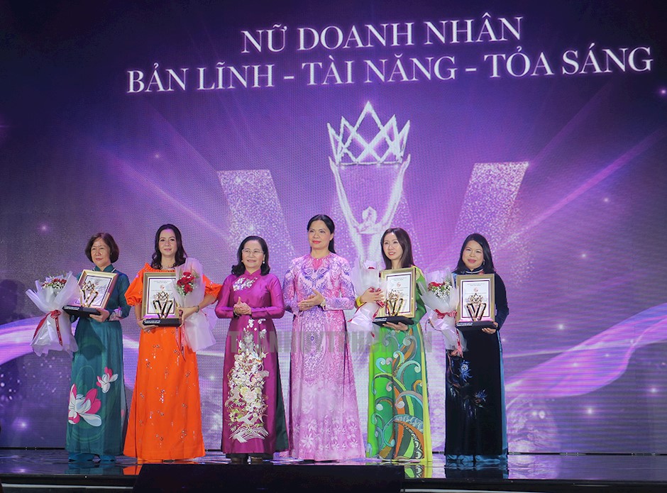 Vinh danh và trao giải thưởng Nữ doanh nhân xuất sắc TPHCM lần 1 năm 2024
