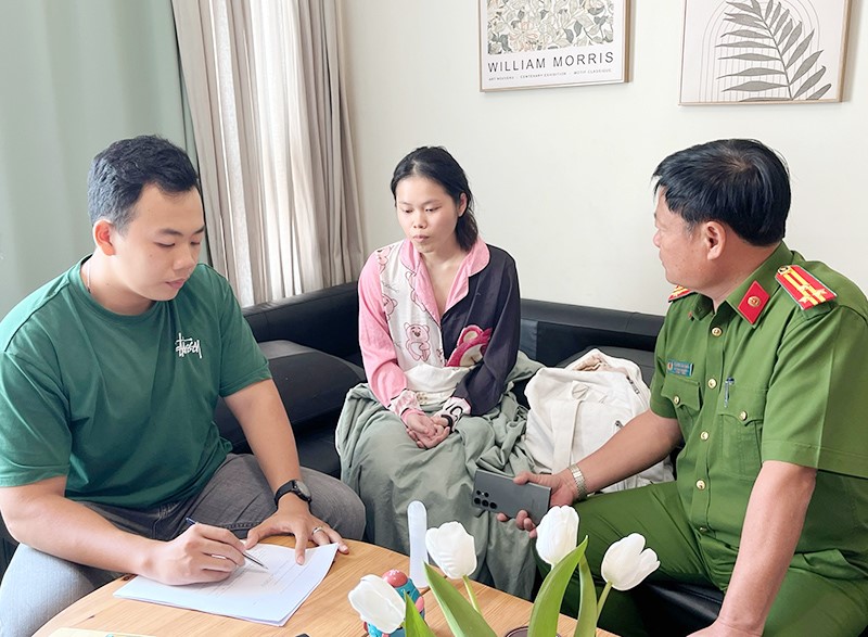 Công an TPHCM giải cứu 2 cháu bé bị mất tích tại Phố đi bộ Nguyễn Huệ ...