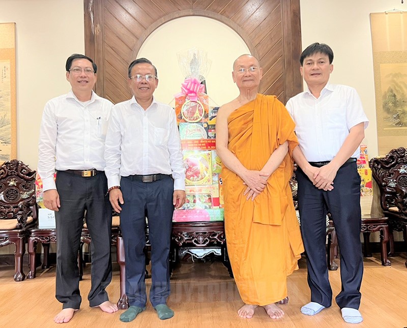 Lãnh đạo Tp Thủ Đức Thăm Chúc Mừng Các Chức Sắc Cơ Sở Phật Giáo Nhân