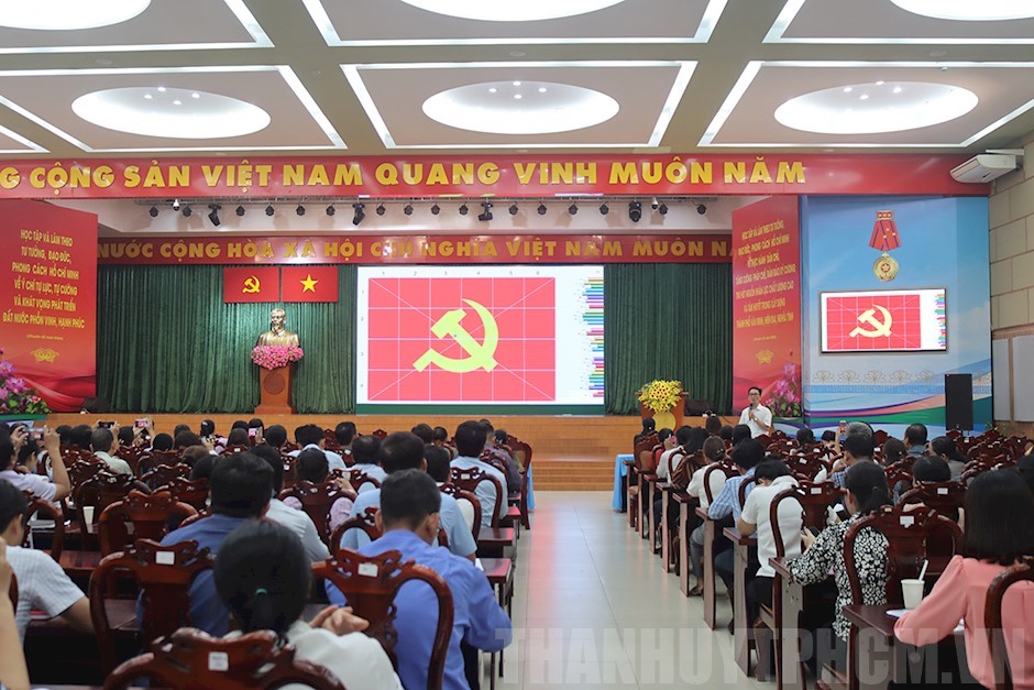 Bình Chánh: Triển khai việc sử dụng cờ Đảng, hình ảnh cờ Đảng Cộng sản ...