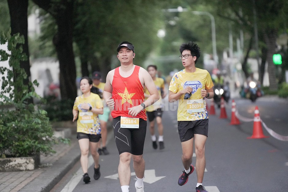 Hơn 2.500 vận động viên tham gia giải chạy bộ Running Diamond Cup 2024