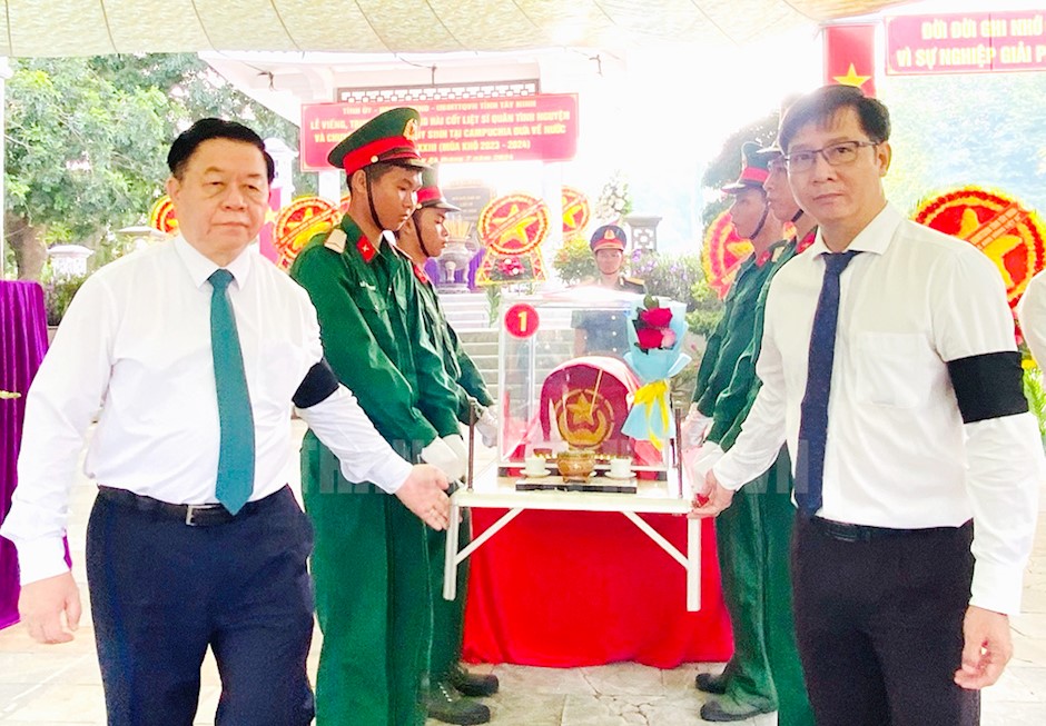 Truy điệu, an táng 172 hài cốt liệt sĩ quân tình nguyện và chuyên gia ...