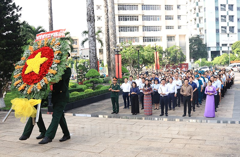 Quận Bình Thạnh tổ chức Lễ dâng hương tưởng nhớ các anh hùng liệt sĩ