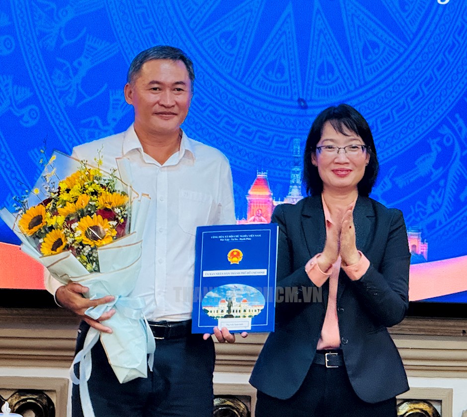 Đồng chí Trần Quản Quốc giữ chức vụ Phó Hiệu trưởng Trường Cao đẳng nghề TPHCM