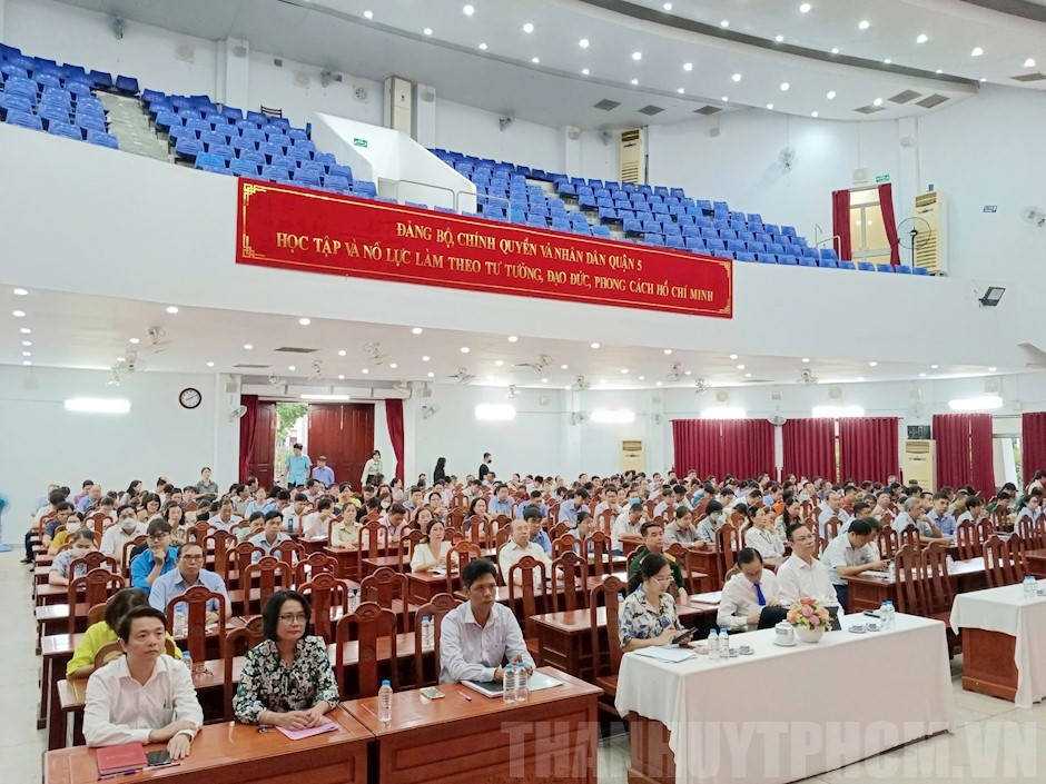 Quận ủy Quận 5 Tổ chức Hội nghị Báo cáo thời sự chuyên đề quý III