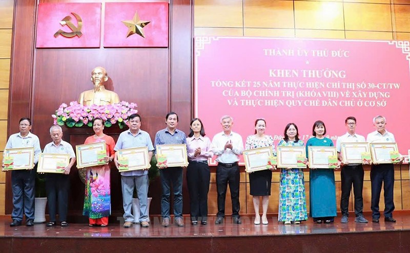 Người Trưởng khu phố mẫu mực, hết lòng vì cộng đồng