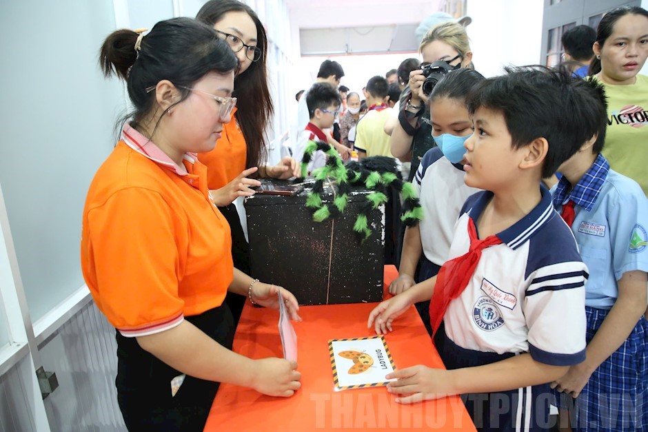 Đồng hành cùng sinh viên, học sinh vượt khó học giỏi