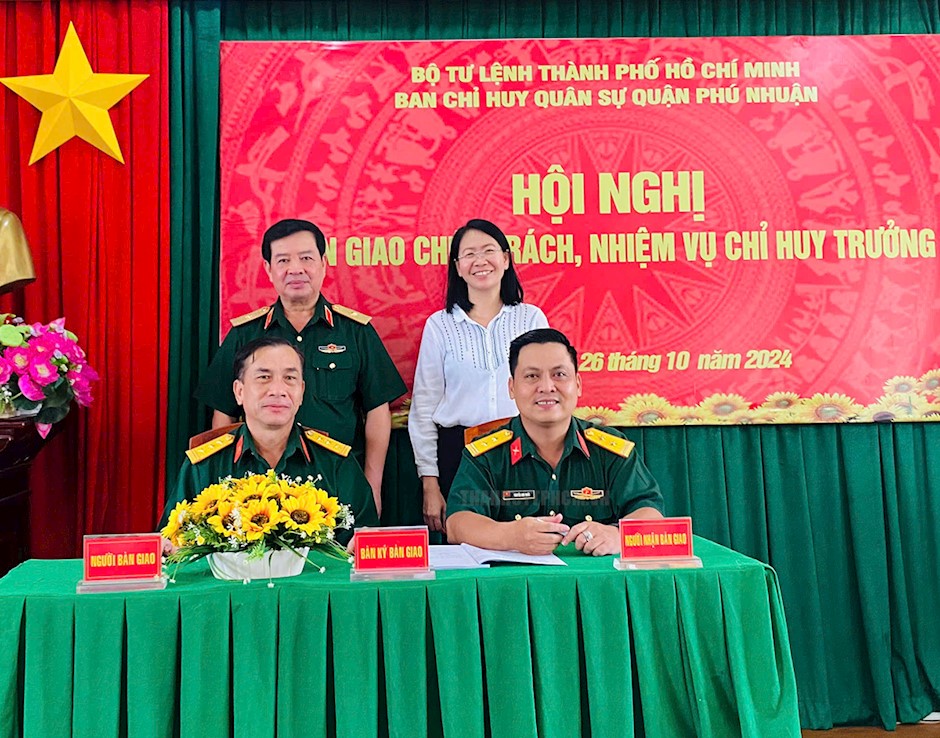 Hội nghị bàn giao chức trách nhiệm vụ Chỉ huy trưởng Ban Chỉ huy Quân sự quận Phú Nhuận