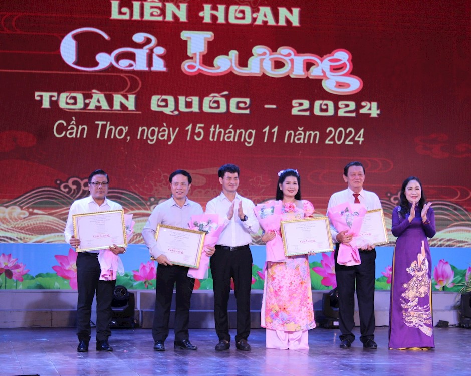 "San hô đỏ" của Nhà hát Cải lương Trần Hữu Trang đạt huy chương Vàng Liên hoan Cải lương toàn quốc
