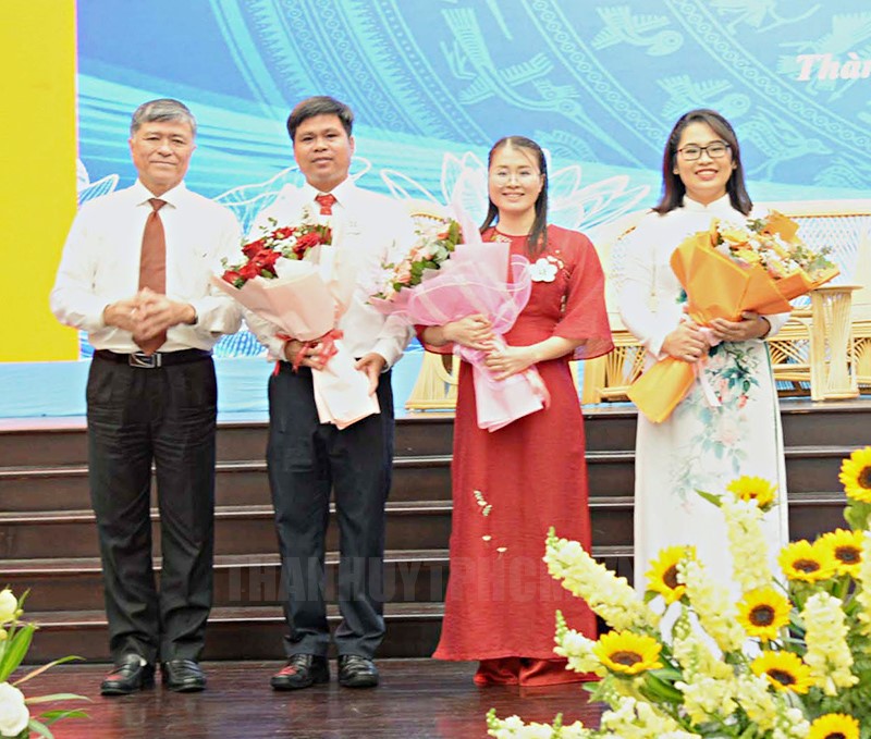 Giữ ngọn lửa đam mê, yêu nghề để gieo hạt mầm yêu thương