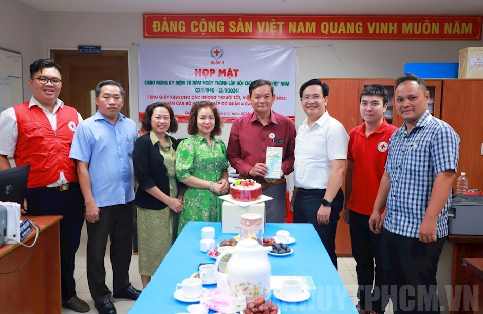 Lãnh đạo Quận 4 thăm, chúc mừng kỷ niệm Ngày thành lập Hội Chữ thập đỏ ...