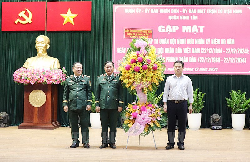 Bình Tân: Sĩ quan quân đội nghỉ hưu luôn quan tâm, theo dõi, chia sẻ ...