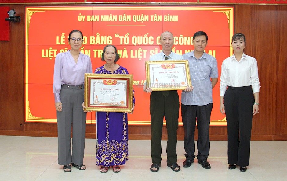 Quận Tân Bình tổ chức lễ trao bằng “Tổ quốc ghi công” cho thân nhân ...