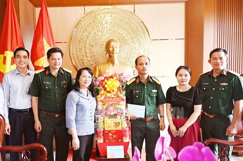 Chủ nhiệm Ủy ban Kiểm tra Thành ủy TPHCM Trần Kim Yến thăm, chúc Tết cán bộ, chiến sĩ Sư đoàn 5