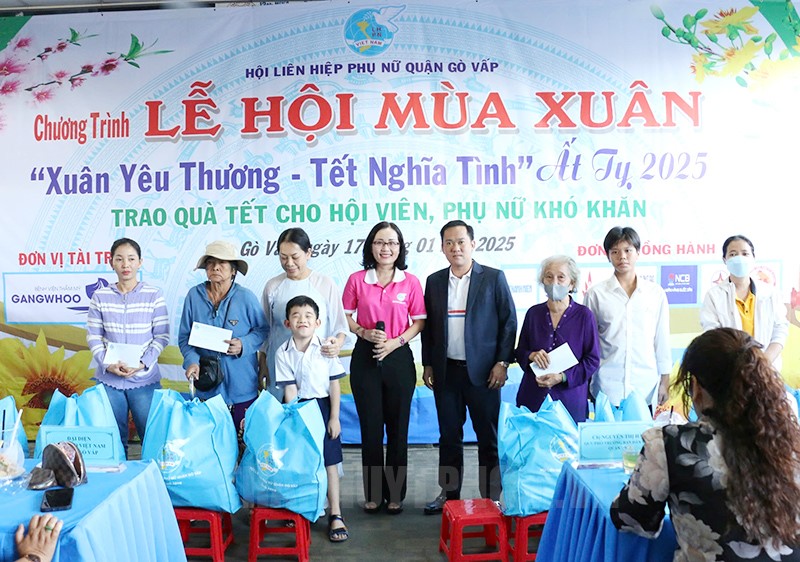 Quận Gò Vấp: Chương trình “Xuân yêu thương - Tết nghĩa tình” chăm lo 296 phụ nữ, trẻ em