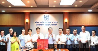 Đồng chí Nguyễn Phước Lộc thăm, chúc Tết Bệnh viện Đại học Y dược TPHCM