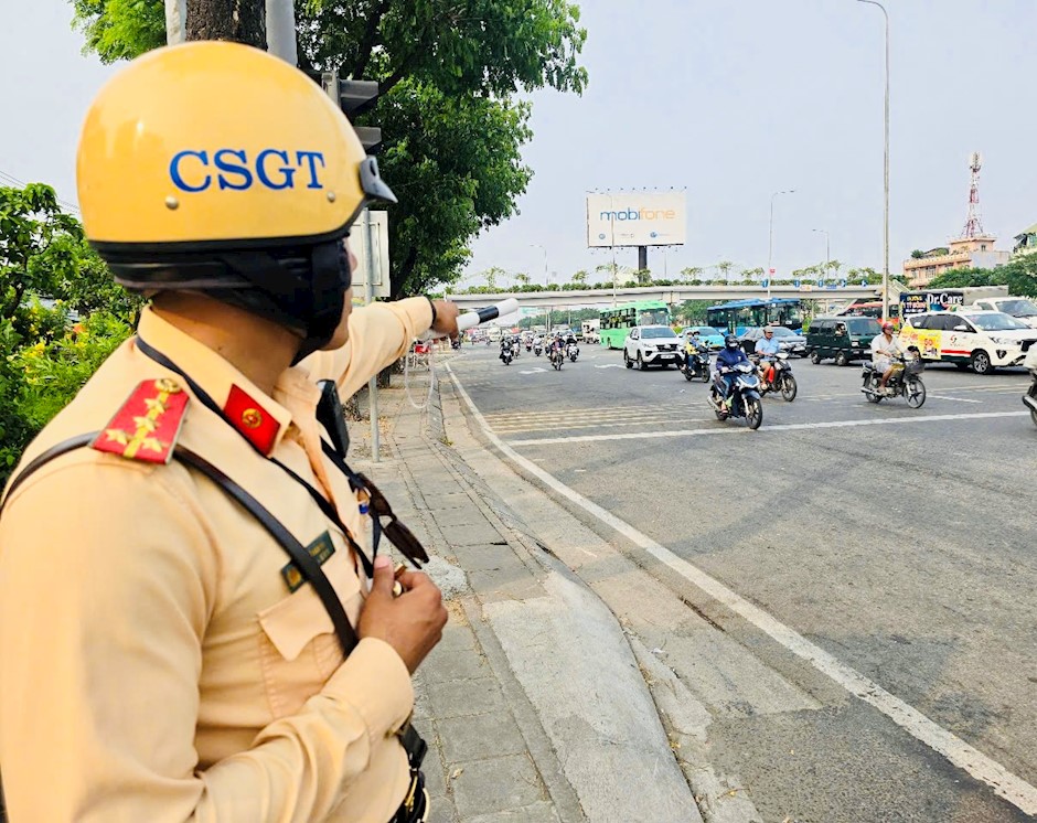 Ra quân đảm bảo trật tự an toàn giao thông, tạo điều kiện cho người dân ...