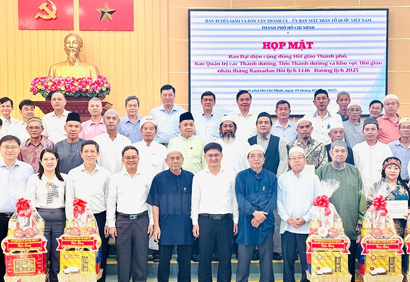 Tạo điều kiện để đồng bào theo đạo Hồi nỗ lực vươn lên trong cuộc sống