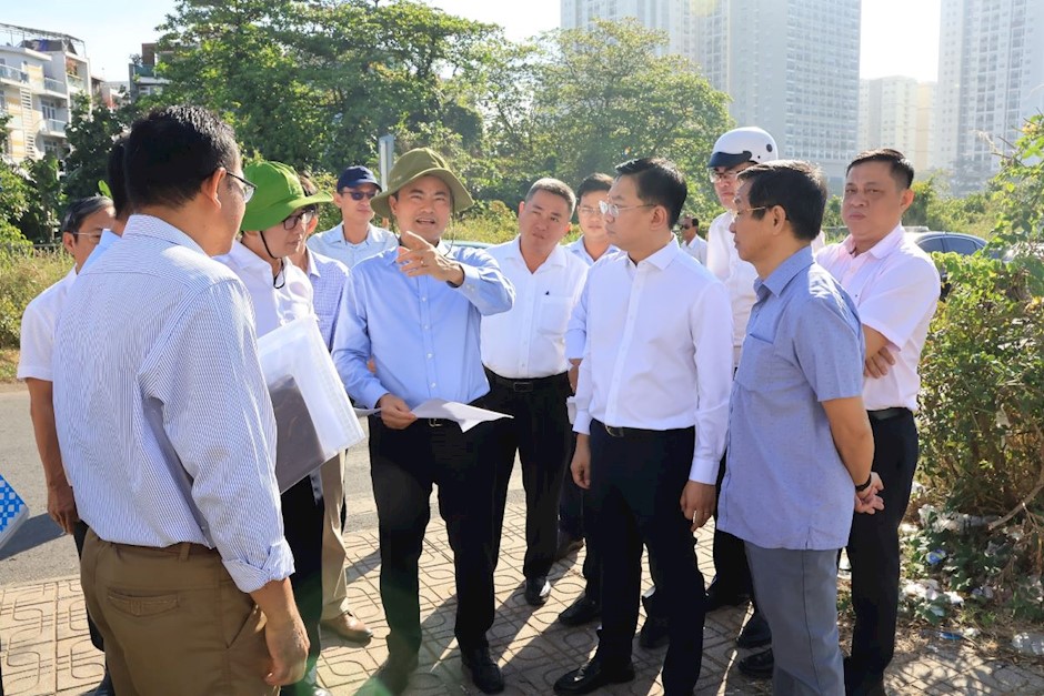 Đồng chí Bùi Xuân Cường kiểm tra thực tế tiến độ dự án rạch Xuyên Tâm