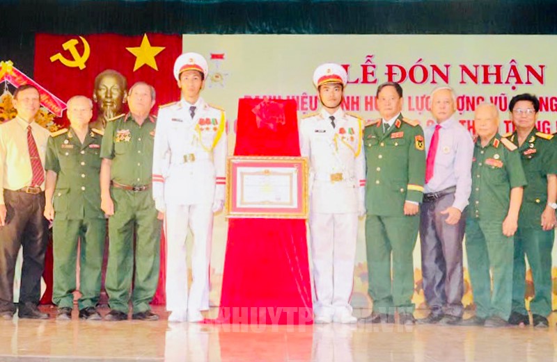 Lễ đón nhận danh hiệu “Anh hùng Lực lượng vũ trang nhân dân” truy tặng Thiếu tướng Hoàng Thế Thiện