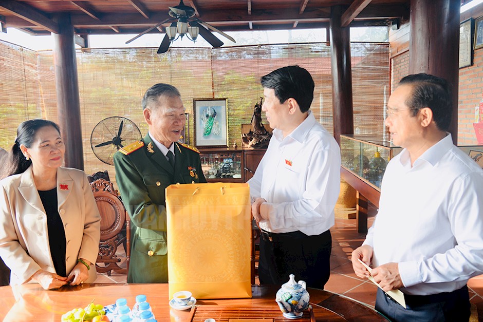 Chủ tịch nước Lương Cường thăm Anh hùng Lực lượng vũ trang nhân dân Tô Văn Đực