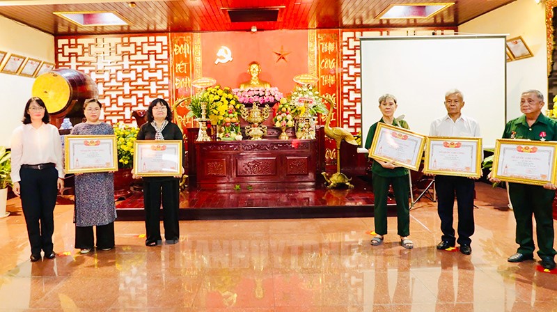 Trao Bằng “Tổ quốc ghi công” cho 5 liệt sĩ Tiểu đoàn nữ biệt động Lê ...